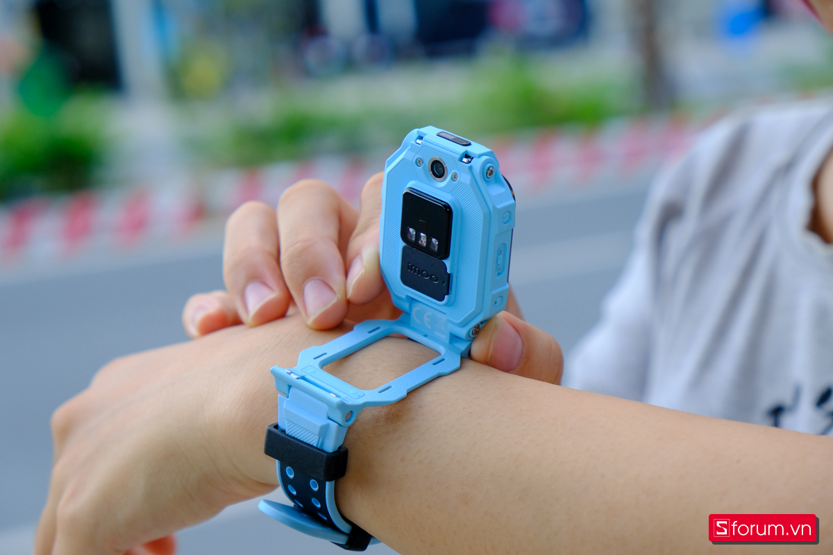 Trên tay đồng hồ trẻ em imoo Z7: Định vị GPS bằng điện thoại, nghe gọi video call, giá 4.29 triệu